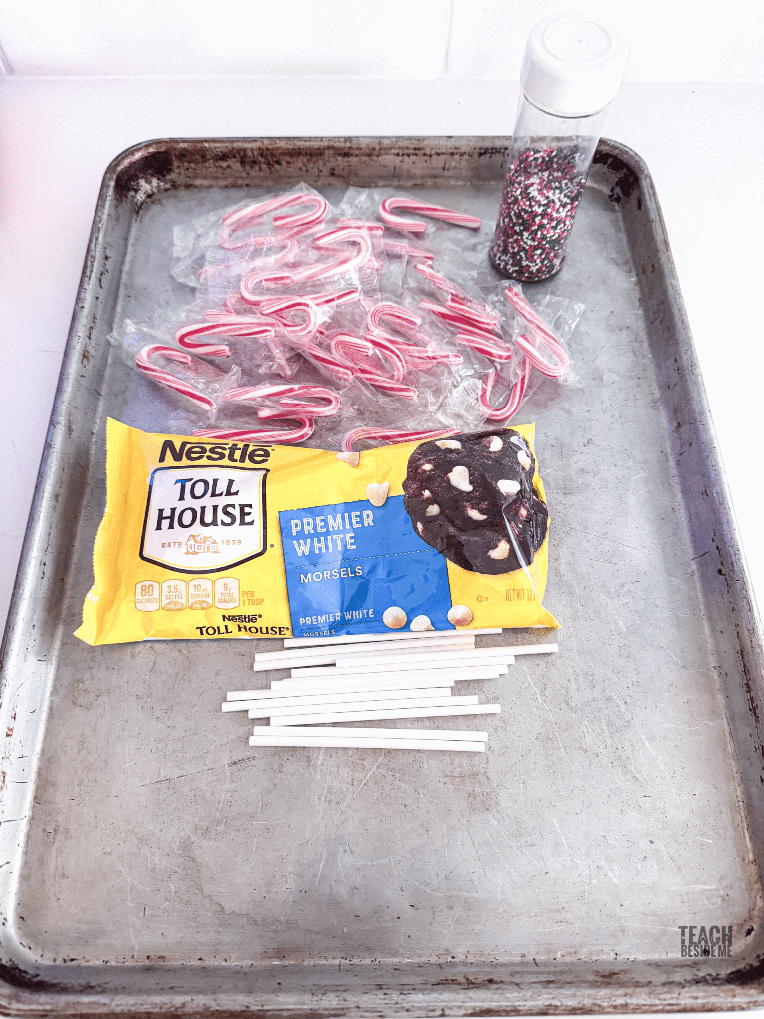 Candy Cane White Chocolate Pops (Easy No-Bake Christmas Treat) - Teach ...