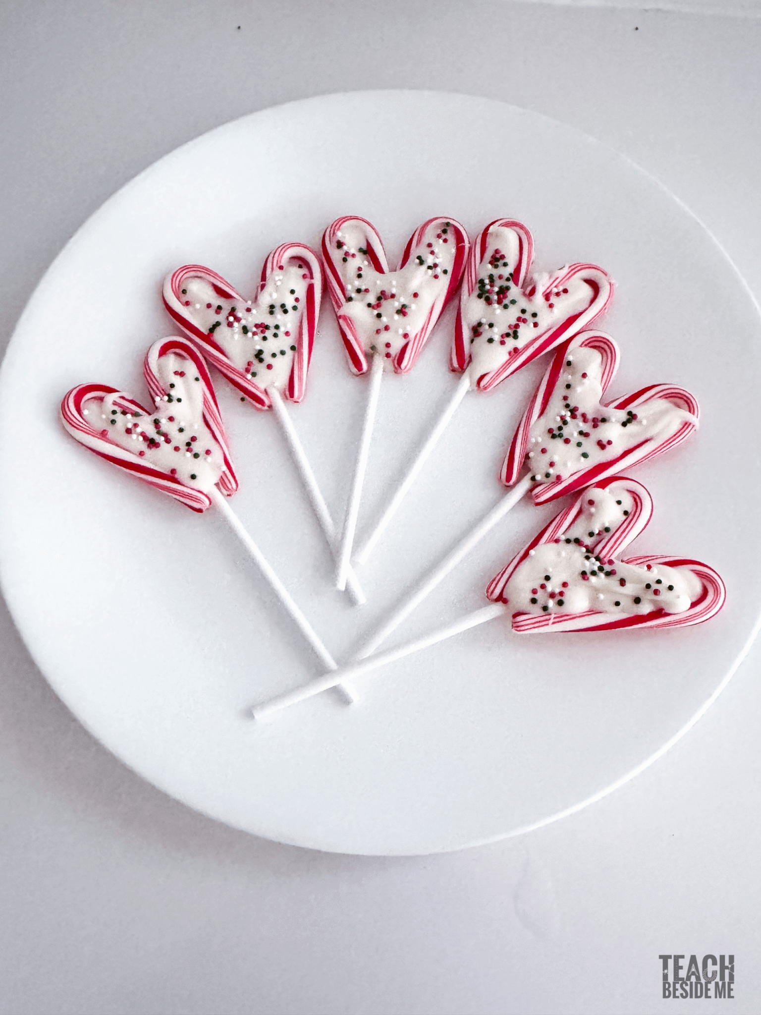 Candy Cane White Chocolate Pops (Easy No-Bake Christmas Treat) - Teach ...